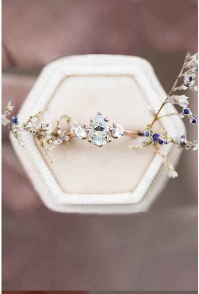 Olivia Mistik Topaz Beyaz Taşlı Ayarlanabilir 14 K Rose Altın Kaplama Kadın Yüzük Olivia Mistik Topaz Beyaz Taşlı Ayarlanabilir 14 K Rose Altın Kaplama Kadın Yüzük