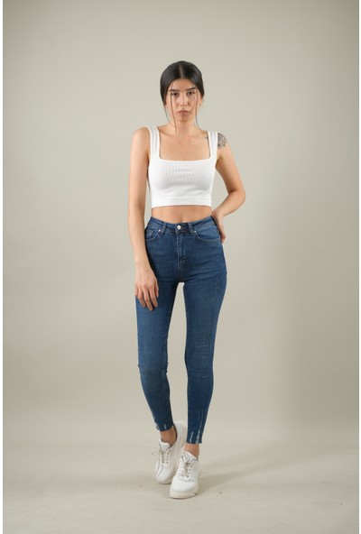 Abbra Kadın Lazerli Kesik Paça Jean