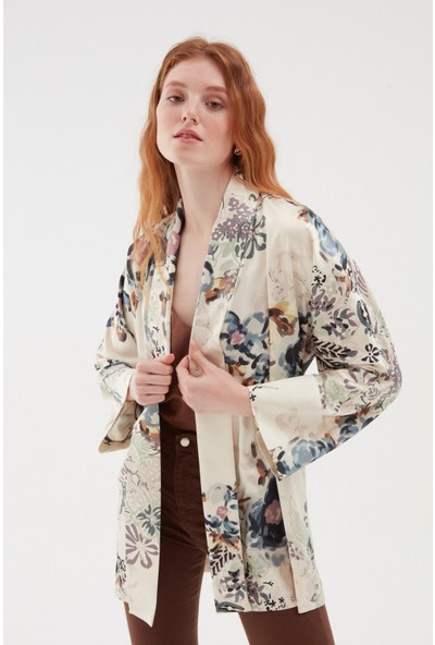 Quzu Şal Yaka Desenli Saten Kimono Ekru Quzu Şal Yaka Desenli Saten Kimono Ekru