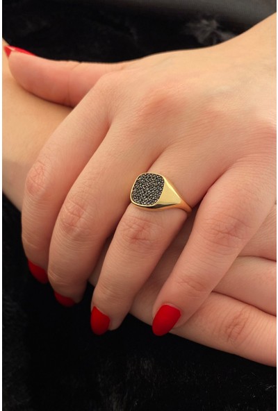 Fiyonk Kuyumculuk 14 Ayar Altın Siyah Taşlı Kare Yüzük