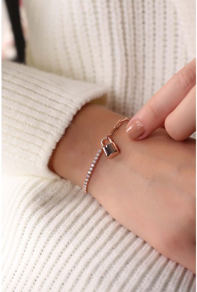 Lia Berto Rose Kilitli Su Yolu Ataş Zincirli 925 Ayar Gümüş Bilekik Lia Berto Rose Kilitli Su Yolu Ataş Zincirli 925 Ayar Gümüş Bilekik