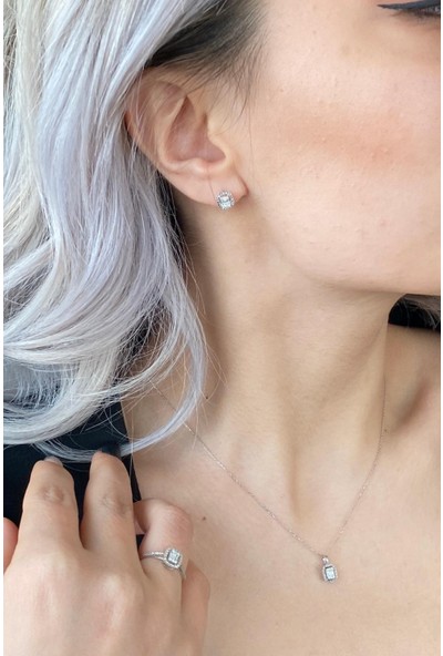 Zümrüt Sarraf 14 Ayar Beyaz Altın 0,32 Ct Pırlanta Baget Set Zümrüt Sarraf 14 Ayar Beyaz Altın 0,32 Ct Pırlanta Baget Set