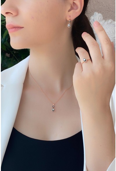 Zümrüt Sarraf 0,76 Karat Elmas Damla Bayan Set Zümrüt Sarraf 0,76 Karat Elmas Damla Bayan Set