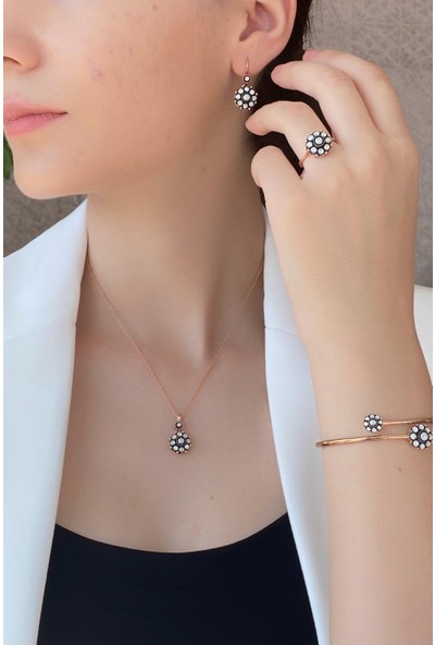 Zümrüt Sarraf 2.14 Karat Elmas Gül Bayan Set Zümrüt Sarraf 2.14 Karat Elmas Gül Bayan Set