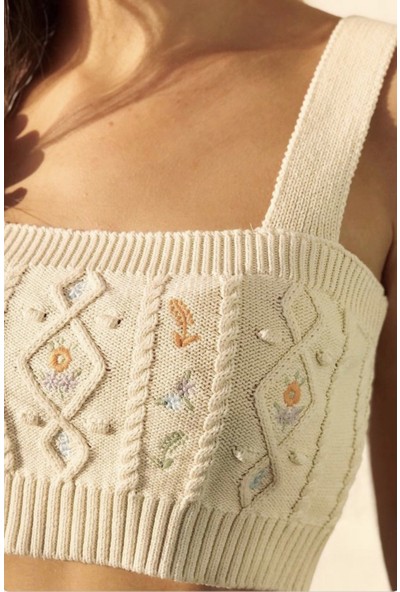 Dilvin Nakışlı Ekru Triko Tops