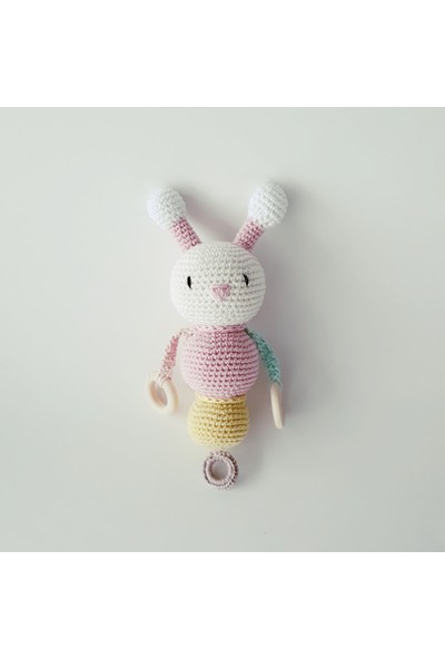 Carmelina Amigurimi Çıngırak ve Titreşimli Oyuncak ( Ornagik Iple El Örgüsü) Carmelina Amigurimi Çıngırak ve Titreşimli Oyuncak ( Ornagik Iple El Örgüsü)