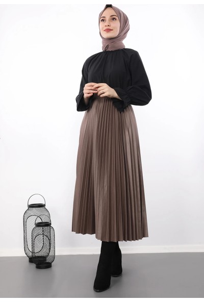 Deri Görünümlü Piliseli Etek Çikolata Renk Yeni Sezon Deri Görünümlü Piliseli Etek Çikolata Renk Yeni Sezon