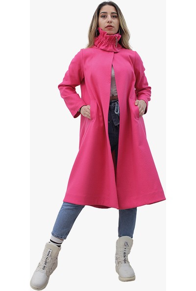 Elvan Sungur Pembe Boğazlıklı Kaşe Kaban Elvan Sungur Pembe Boğazlıklı Kaşe Kaban