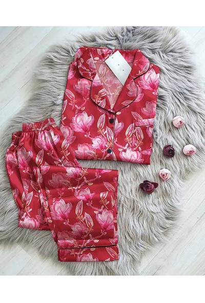 Çeyize Dair Herşey Çiçek Desenli Uzun Kollu Önden Düğmeli Saten Pijama Takımı Çeyize Dair Herşey Çiçek Desenli Uzun Kollu Önden Düğmeli Saten Pijama Takımı