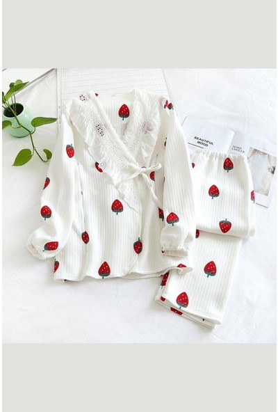 Çeyize Dair Herşey Luxury Beyaz Kruveze Dantelli Çilekli Bayan Pijama Takımı 5931 Çeyize Dair Herşey Luxury Beyaz Kruveze Dantelli Çilekli Bayan Pijama Takımı 5931