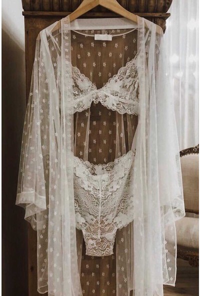 Pembishomewear Jeyna Dantel Beyaz 3 Lü Sabahlık Set Pembishomewear Jeyna Dantel Beyaz 3 Lü Sabahlık Set