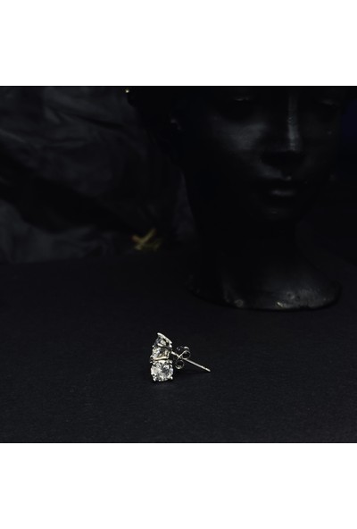 Wena Jewelry 925 Ayar Gümüş Pırlanta Montürlü Tek Taş Küpe Wena Jewelry 925 Ayar Gümüş Pırlanta Montürlü Tek Taş Küpe