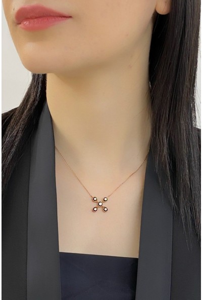 Zümrüt Sarraf 0.17 Karat Elmas Çiçek Desenli Bayan Kolye