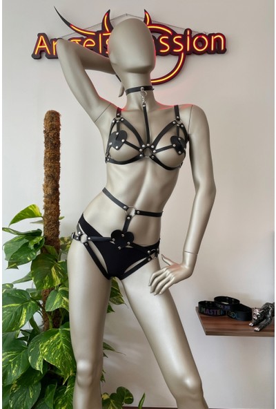 Angels Passion Kalp Detaylı Siyah Deri Jartiyer Harness Sütyen Takım Angels Passion Kalp Detaylı Siyah Deri Jartiyer Harness Sütyen Takım