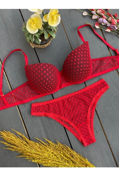Tia Kırmızı Ince Dantelli Puantiyeli Dolgusuz Sütyen Takımı Tia Kırmızı Ince Dantelli Puantiyeli Dolgusuz Sütyen Takımı