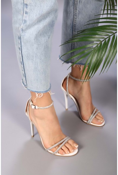Shoeberry Kadın Beyaz Biyeli Tasli Topuklu Ayakkabi