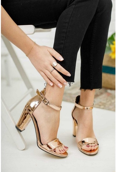 Kılınç Kafkaslar 9 Cm. Kalın Topuklu Kadın Abiye Tek Bant Ayakkabı Kılınç Kafkaslar 9 Cm. Kalın Topuklu Kadın Abiye Tek Bant Ayakkabı