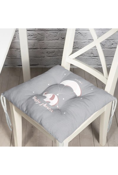 Gri Zeminde Uçan Fil Desenli Bebek Odası Pofidik Sandalye Minderi - 40 x 40 cm Gri Zeminde Uçan Fil Desenli Bebek Odası Pofidik Sandalye Minderi - 40 x 40 cm