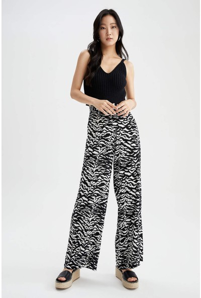 DeFacto Defacto Fit Zebra Desenli Palazzo Geniş Paça Viskon Pantolon N2177AZ22SM DeFacto Defacto Fit Zebra Desenli Palazzo Geniş Paça Viskon Pantolon N2177AZ22SM