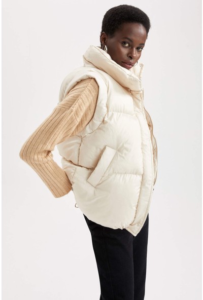 DeFacto Oversize Fit Dik Yaka Şişme Yelek X6307AZ21AU