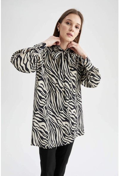 DeFacto Regular Fit Yakası Bağlama Detaylı Zebra Desenli Gömlek Tunik X4044AZ22SP DeFacto Regular Fit Yakası Bağlama Detaylı Zebra Desenli Gömlek Tunik X4044AZ22SP