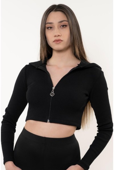 Kadın Kapüşonlu Önü Fermuarlı Fitilli Örme Crop Bluz Kadın Kapüşonlu Önü Fermuarlı Fitilli Örme Crop Bluz
