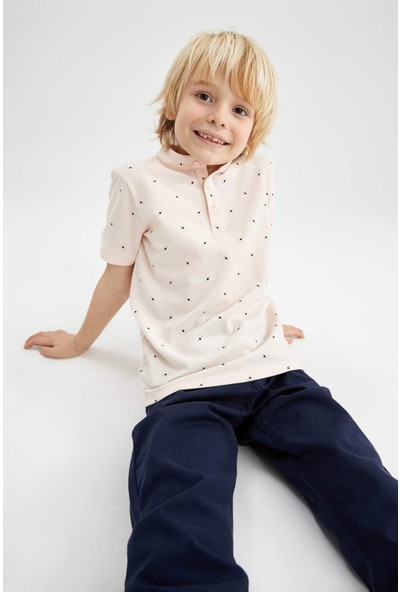 DeFacto Erkek Çocuk Regular Fit 23 Nisan Desenli Hakim Yaka Kısa Kollu Polo Tişört X2703A622SP DeFacto Erkek Çocuk Regular Fit 23 Nisan Desenli Hakim Yaka Kısa Kollu Polo Tişört X2703A622SP