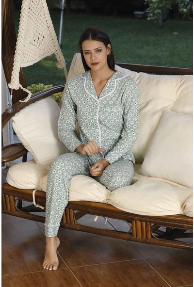 Çeyize Dair Herşey Yeşil Çiçek Desenli Uzun Kollu Önden Düğmeli Bayan Pijama Takımı Çeyize Dair Herşey Yeşil Çiçek Desenli Uzun Kollu Önden Düğmeli Bayan Pijama Takımı