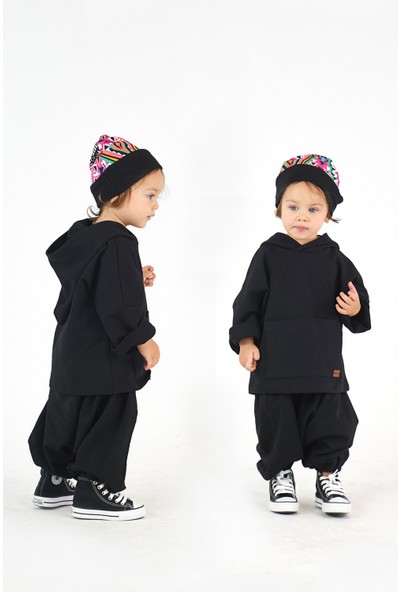 Catz Kids - Siyah Penye Samuray Şalvar + Siyah Penye Kapüşonlu Sweat + Etnik Desen Bere Catz Kids - Siyah Penye Samuray Şalvar + Siyah Penye Kapüşonlu Sweat + Etnik Desen Bere