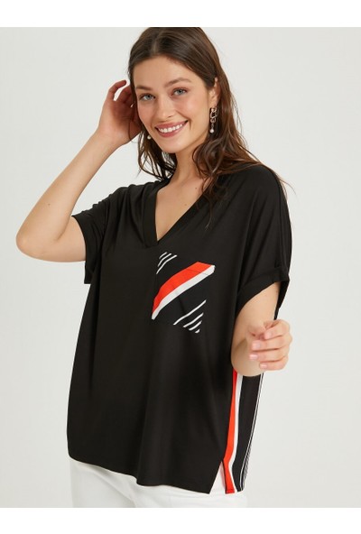 Faik Sönmez Kadın Arkası ve Cebi Çizgili Dokuma V Yaka Örme Bluz Faik Sönmez Kadın Arkası ve Cebi Çizgili Dokuma V Yaka Örme Bluz