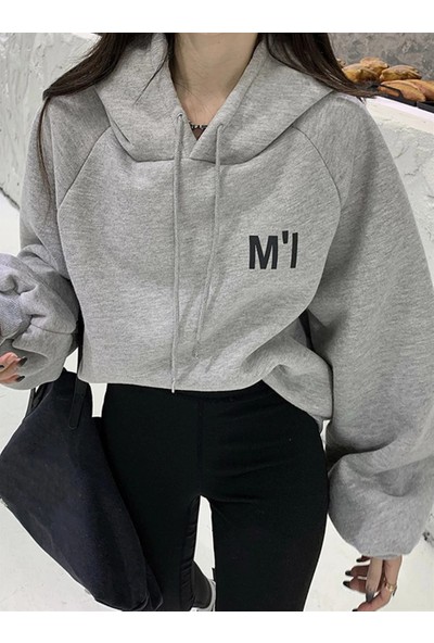 Trend Seninle Kadın Gri Oversize M'ı Baskılı Sweatshirt Trend Seninle Kadın Gri Oversize M'ı Baskılı Sweatshirt