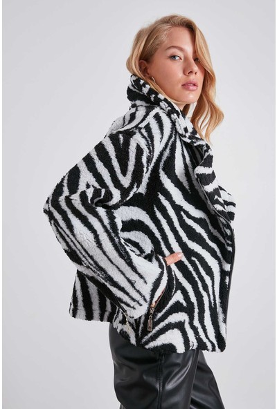 Vitrin Zebra Desen Crop Suni Kürk Ceket Vitrin Zebra Desen Crop Suni Kürk Ceket