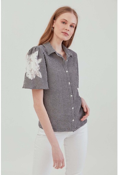 Vitrin Kol Dantel Aplike Detaylı Gömlek