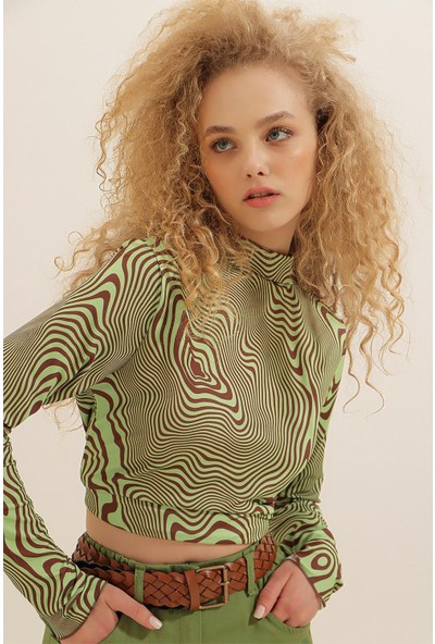 Pinkpark Polo Yaka Önü Bağcıklı Çift Taraflı Desenli Crop Bluz ZC00002 Pinkpark Polo Yaka Önü Bağcıklı Çift Taraflı Desenli Crop Bluz ZC00002