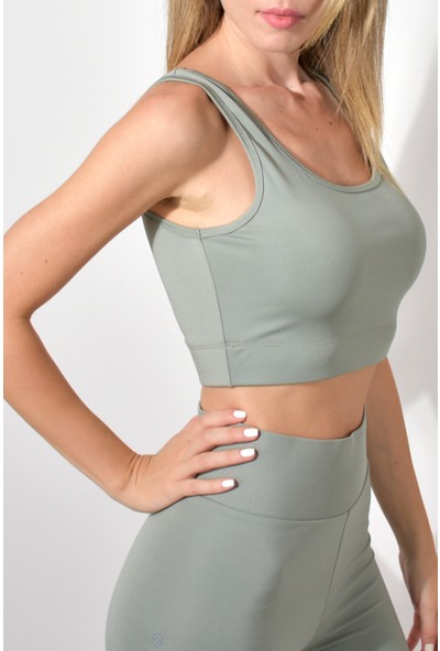 Meghna Yüksek Bel Çapraz Kesimli Siyah Şort Tayt Meghna Yüksek Bel Çapraz Kesimli Siyah Şort Tayt