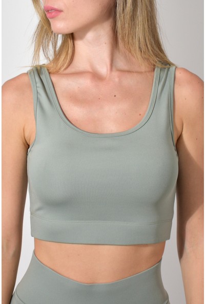 Meghna Yüksek Bel Düz Kesimli Siyah Şort Tayt Meghna Yüksek Bel Düz Kesimli Siyah Şort Tayt