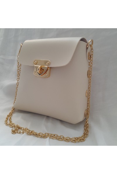 Golden Moon Golden Moon Bayan krem rengi zincir askılı çanta. Golden Moon Golden Moon Bayan krem rengi zincir askılı çanta.