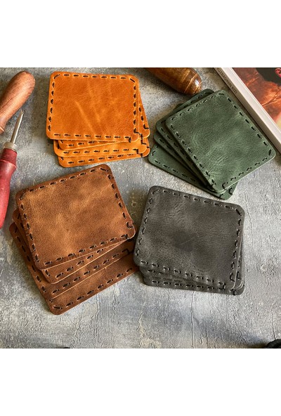 Hisli Kedi 8 Adet Hakiki Deri Dikişli Bardak Altlığı Seti Hisli Kedi 8 Adet Hakiki Deri Dikişli Bardak Altlığı Seti