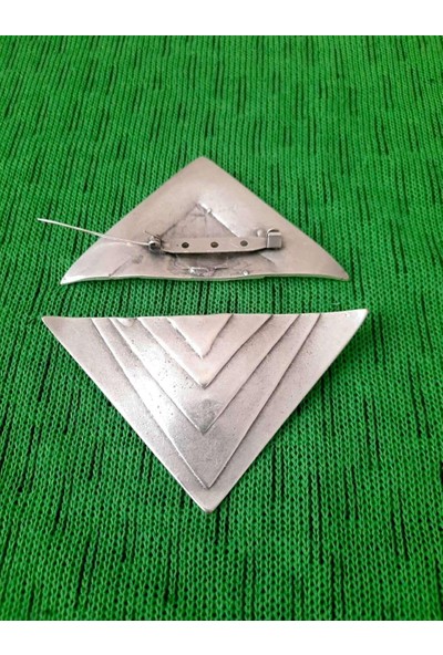 İmren Aksesuar Üçgen Yaka Iğnesi 9 cm Antik Gümüş Kaplamalı