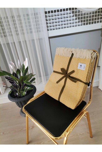 Loyal Woman Büyük % 100 Saf Yün Tv Diz Battaniyesi (130 x 180 cm.) Scotch