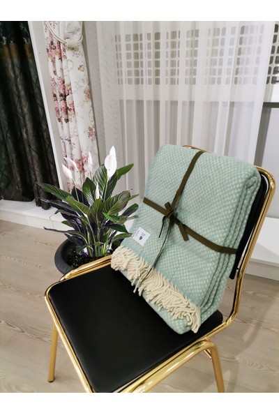 Loyal Woman Büyük % 100 Saf Yün Tv Diz Battaniyesi (130 x 180 Cm.) Scotch