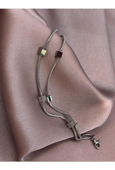 Quella Taki Çelik Küp Mineli Silver Bileklik Quella Taki Çelik Küp Mineli Silver Bileklik