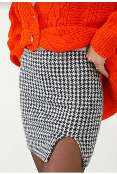 Moris Moda Kazayağı Desenli Yırtmaçlı Mini Etek