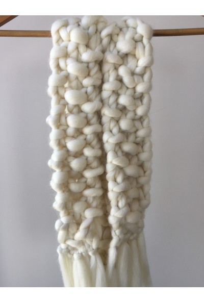 Mora Knit El Örgüsü Saf Yün Chunky Wool Ekru Atkı Mora Knit El Örgüsü Saf Yün Chunky Wool Ekru Atkı