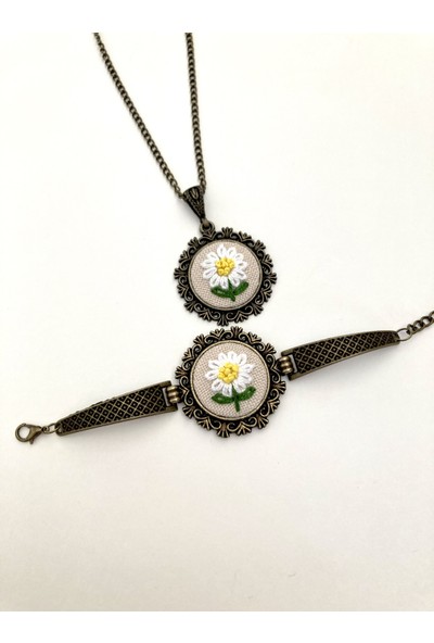 Örgüce Papatya Nakış Seti Kolye Bileklik El Emeği Takı Hediyelik Örgüce Papatya Nakış Seti Kolye Bileklik El Emeği Takı Hediyelik