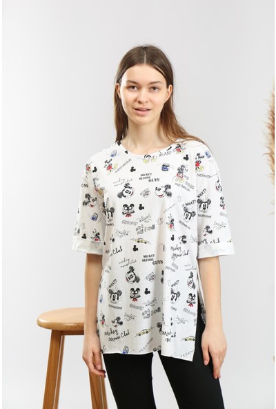 Jomoti Yandan Yırtmaçlı Baskılı T-Shirt