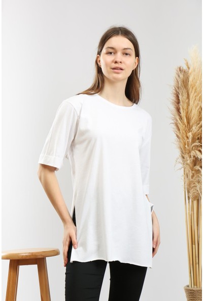 Jomoti Yandan Yırtmaçlı T-Shirt