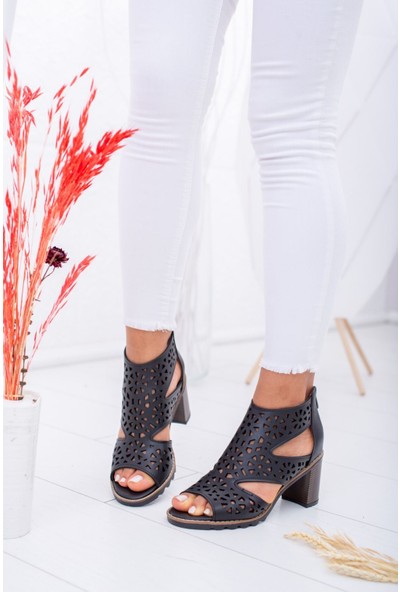 Jomoti Lazerli Siyah Ökçeli Sandalet