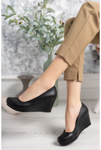 Jomoti Dolgu Taban Dekolte Siyah Cilt Ayakkabı