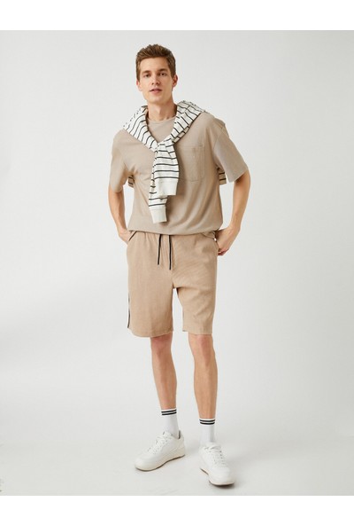 Koton Erkek Dokulu Şeritli Şort
